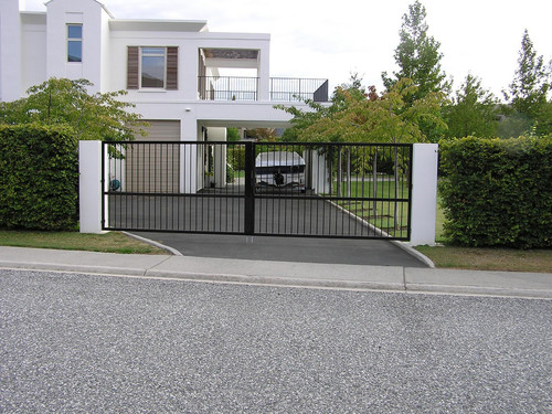 Gates | Otago Engineering | Products | Steel driveway gates, automatic ...