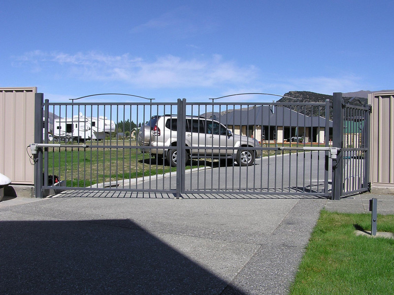 Gates | Otago Engineering | Products | Steel driveway gates, automatic ...
