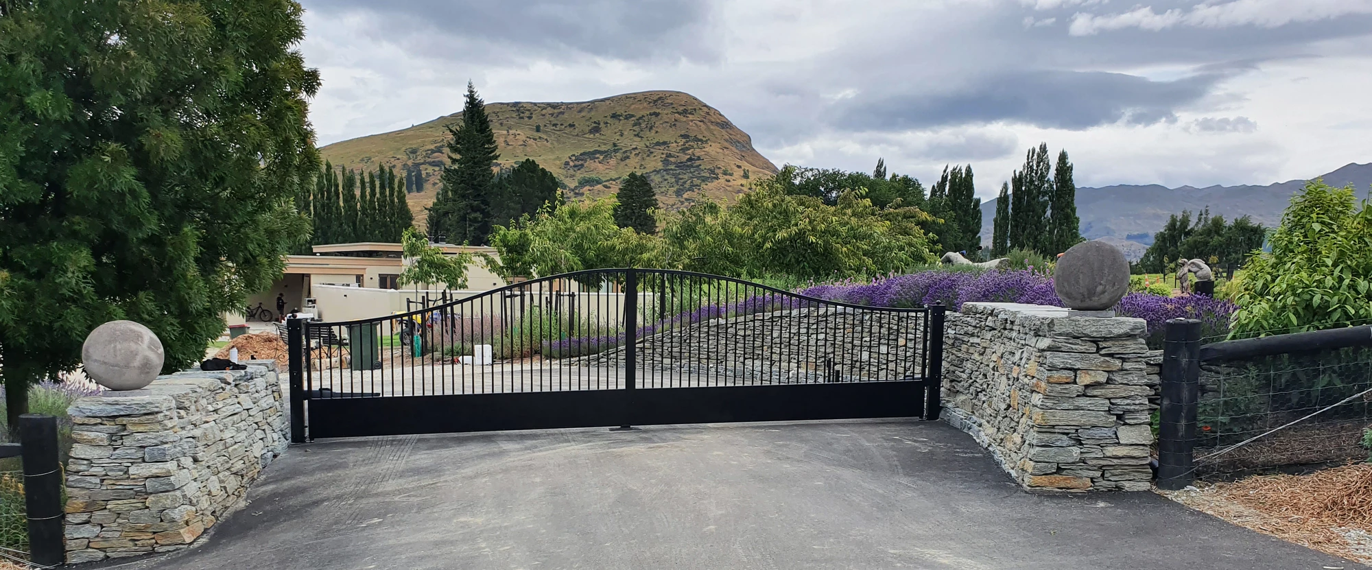 Gates | Otago Engineering | Products | Steel driveway gates, automatic ...