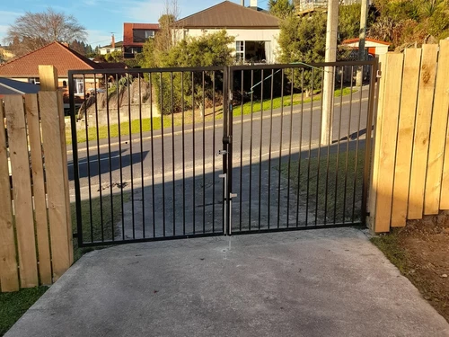 Gates | Otago Engineering | Products | Steel driveway gates, automatic ...