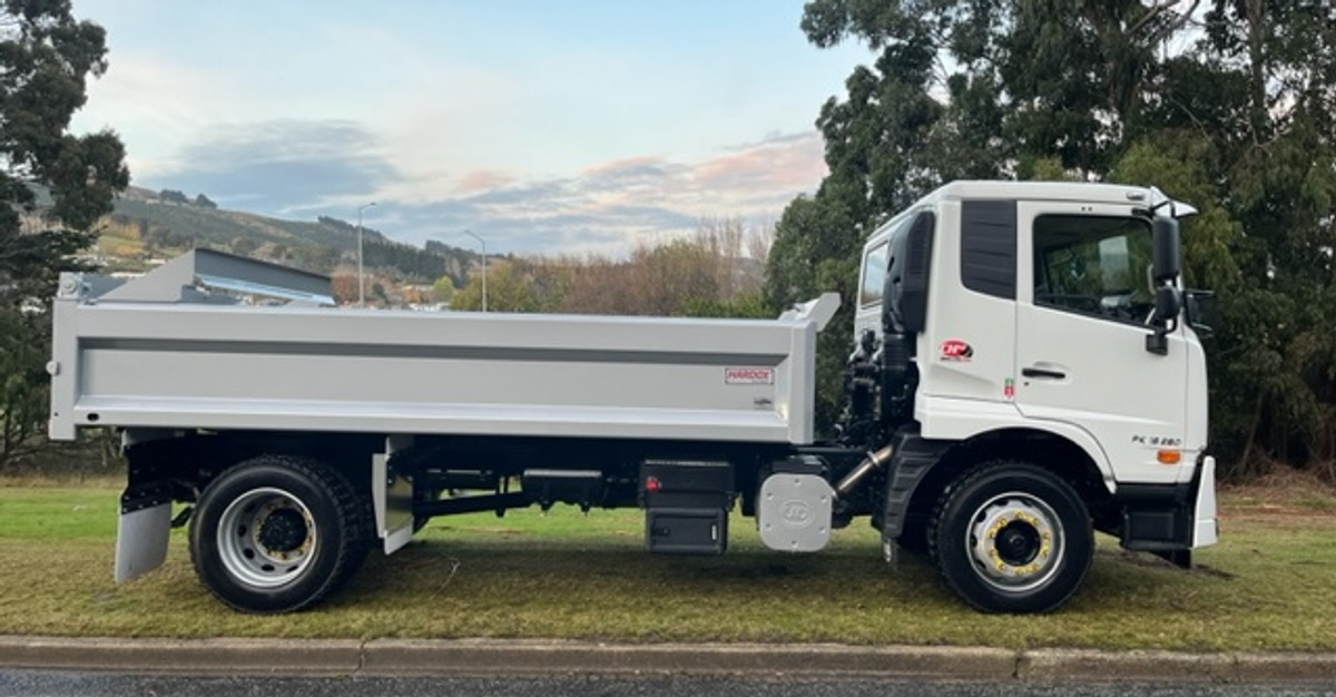 UD Corona 1828 Tipper