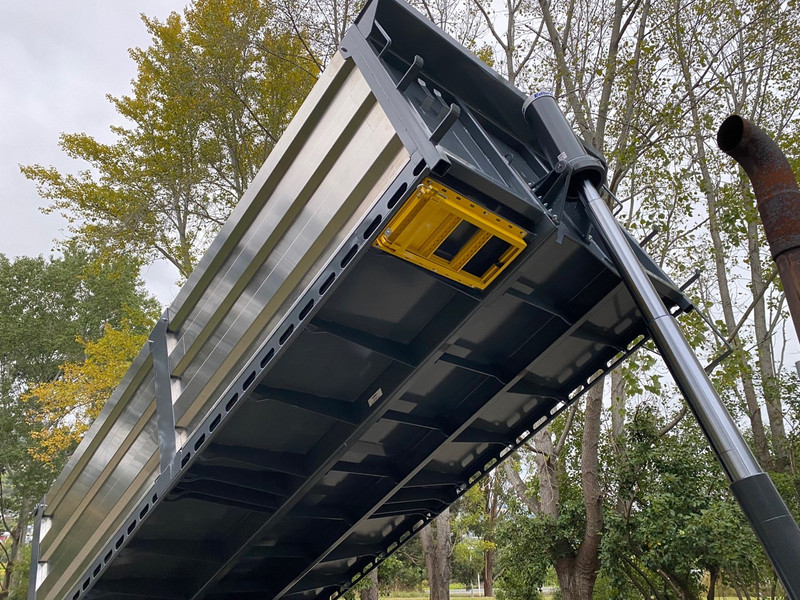 6x4 Volvo Dropside Tipper