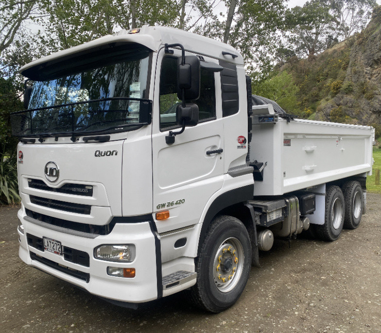Nissan 420 Hardox Tipper (4)