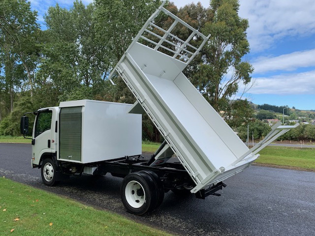 Isuzu 4x2 Toolbox Tipper