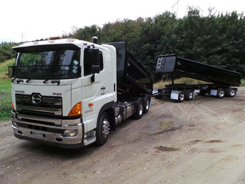 2844 Hino 700 6x4 Tipper (2)
