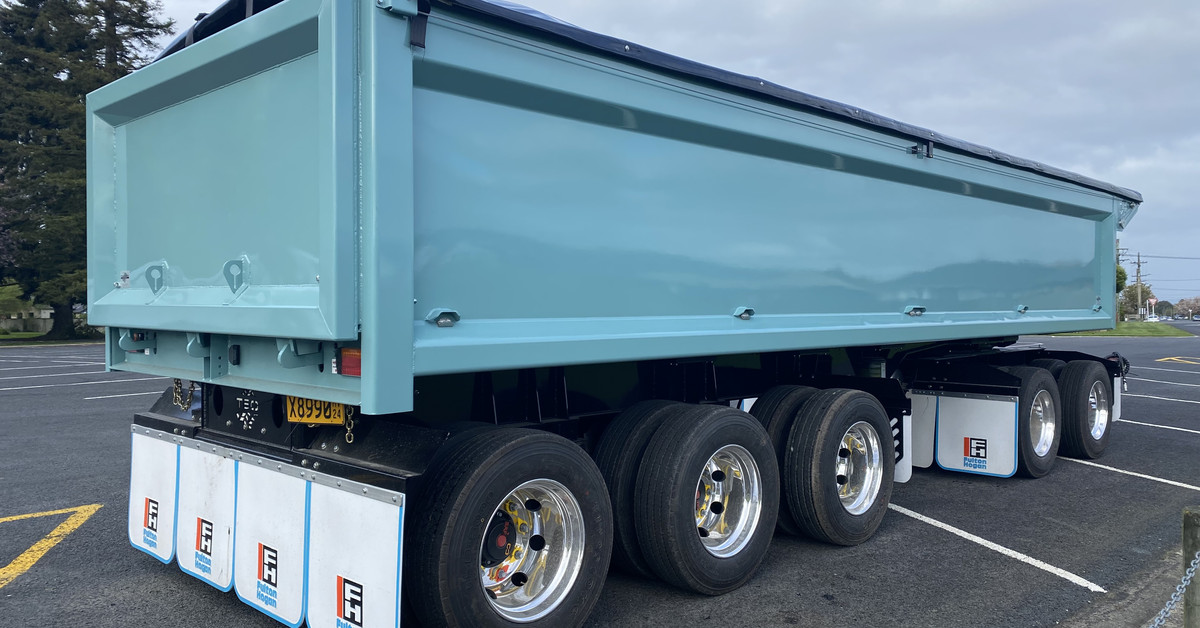 5 axle 7.7 Hardox Tipper