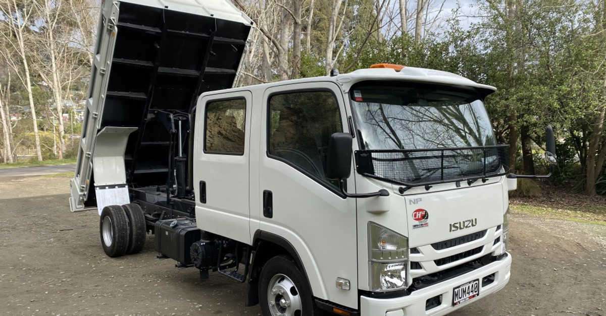 4x2 Double Cab Tippers