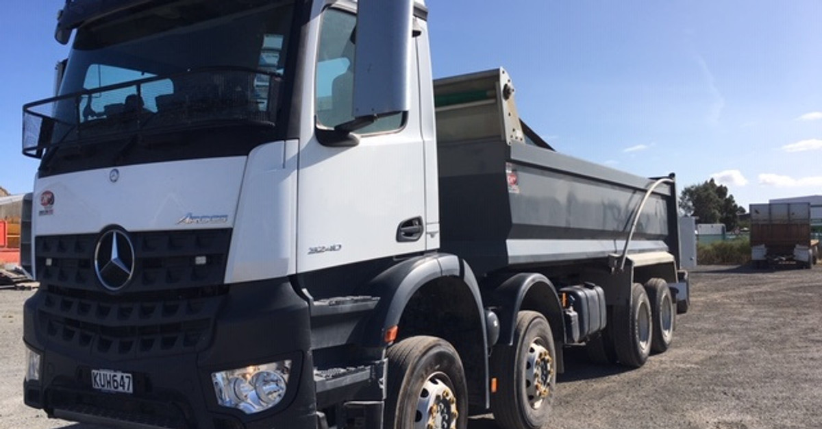 8x4 Tipper Trucks